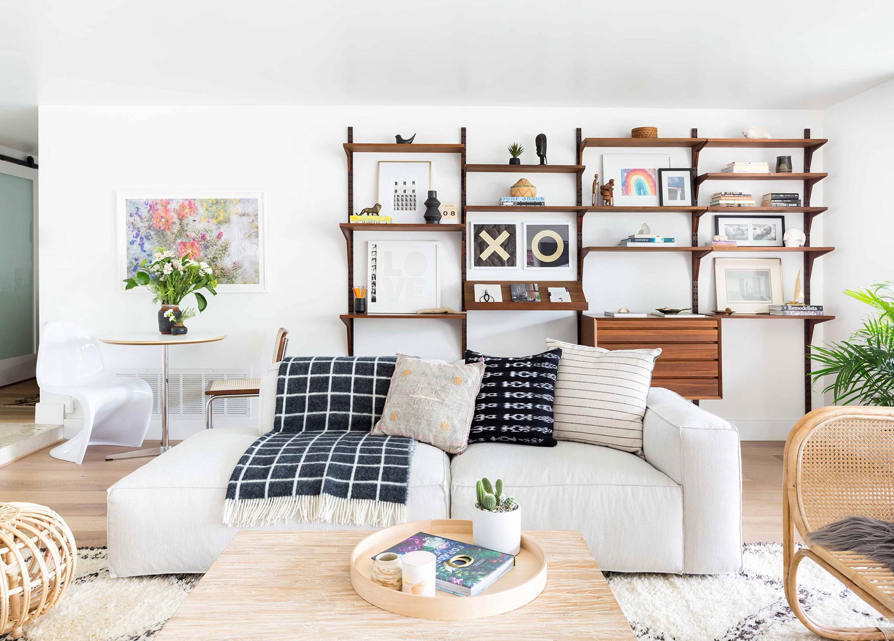 How To Fluff Pillows and Cushions | Article